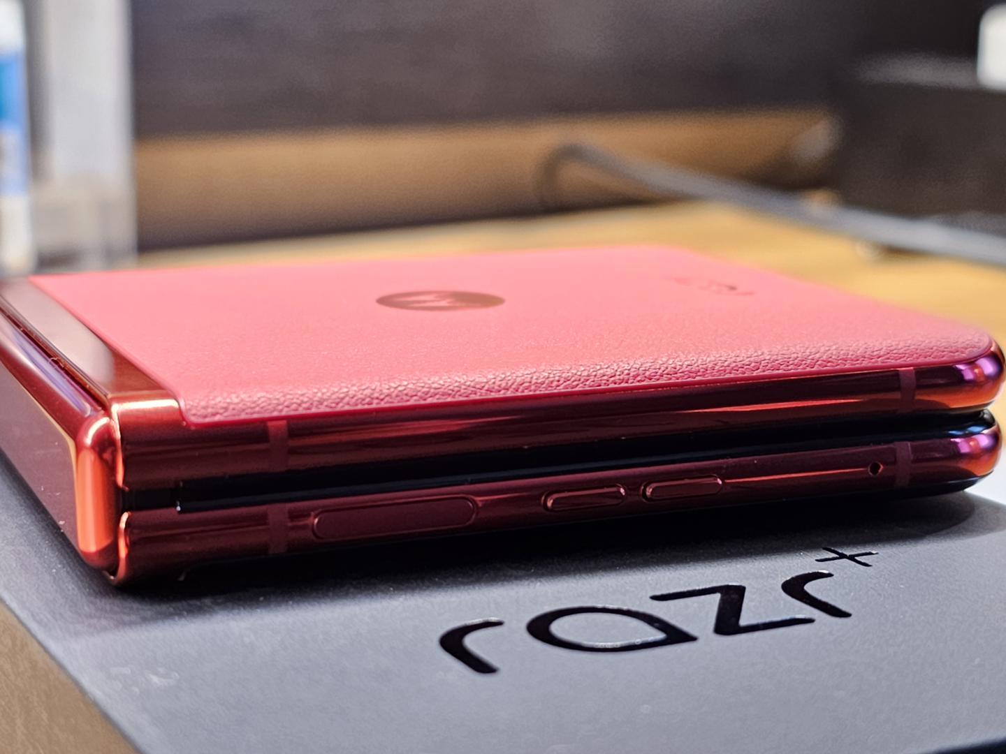 Motorola Razr Plus 2023 - T-Mobile, Magenta, 256GB, 8GB - LXGX90177 ...