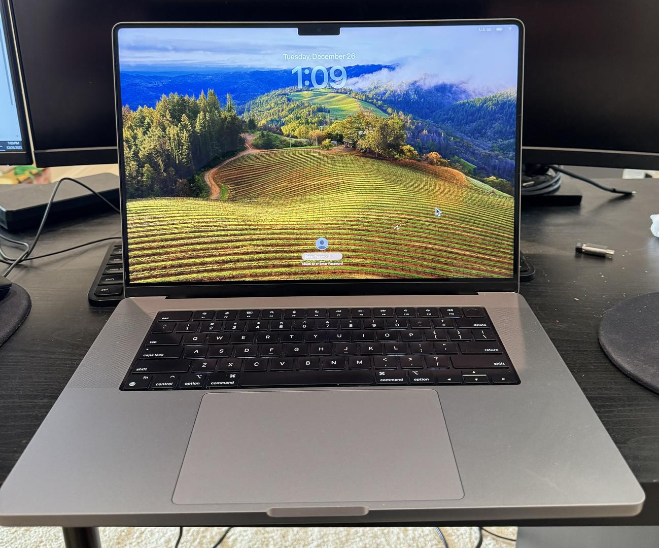 MacBook Pro 2021 - 16" - Apple M1 Pro 10-core, Gray, 512GB, 16GB ...