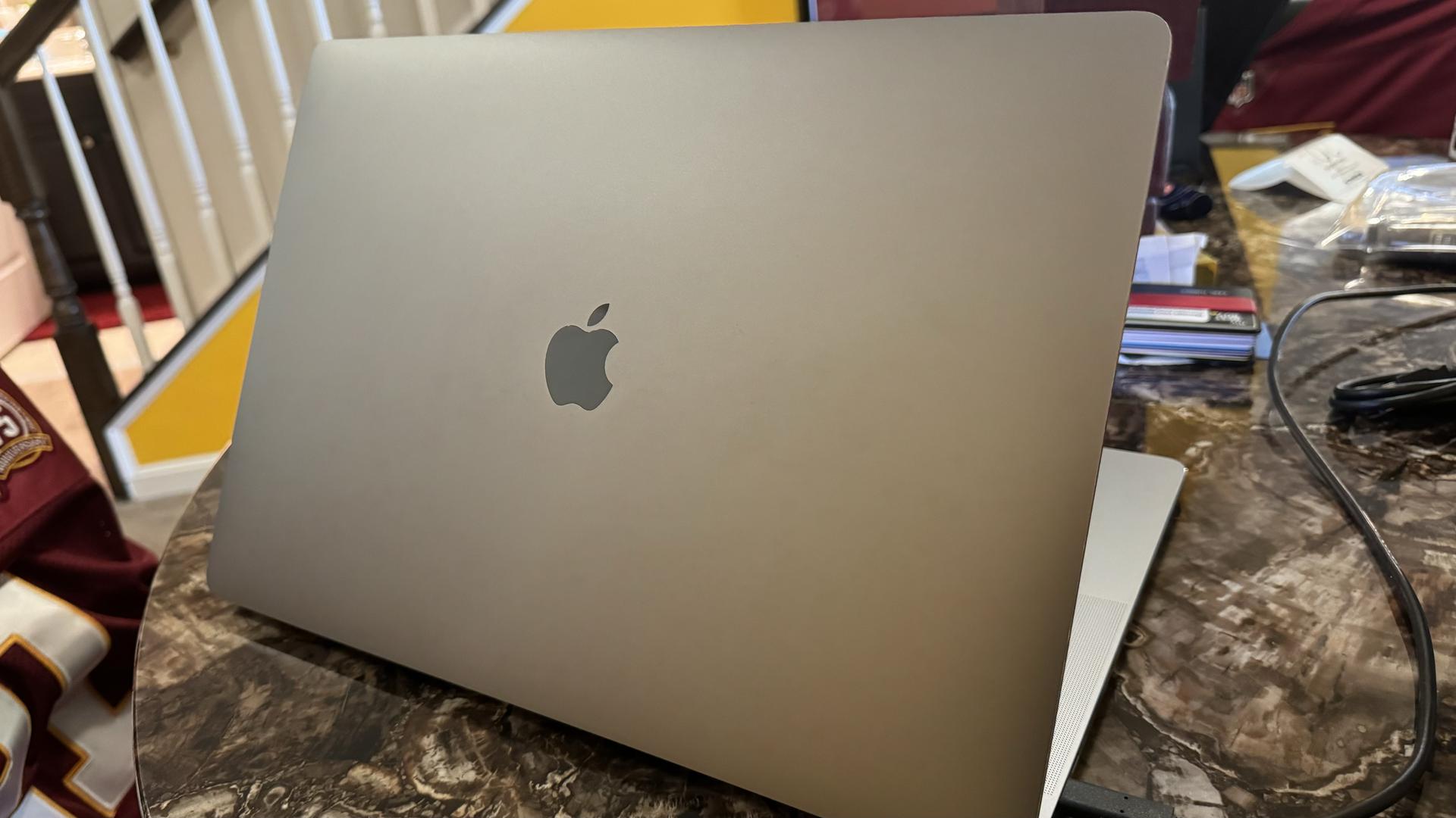 MacBook Pro 2019 - 16" - I7, Silver, 512GB, 16GB - LYAC54105 - Swappa