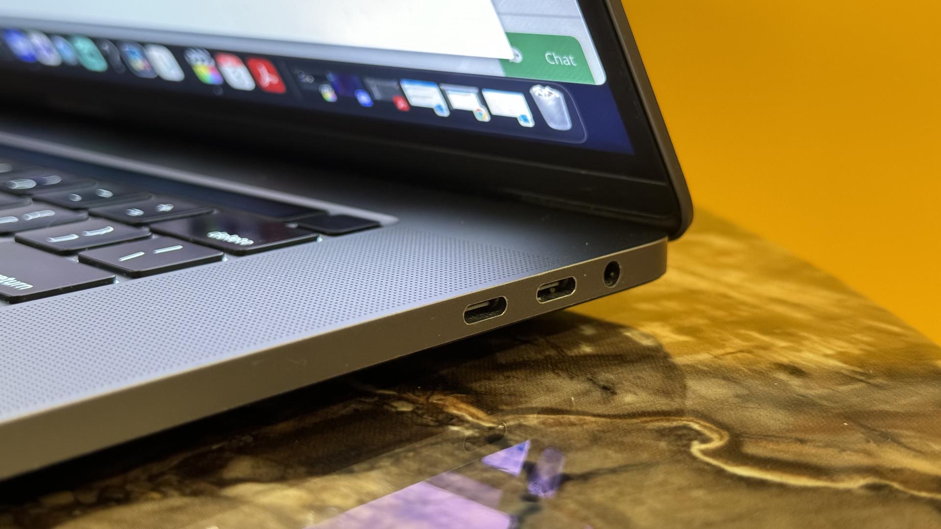 MacBook Pro 2019 - 16" - I7, Silver, 512GB, 16GB - LYAC54105 - Swappa