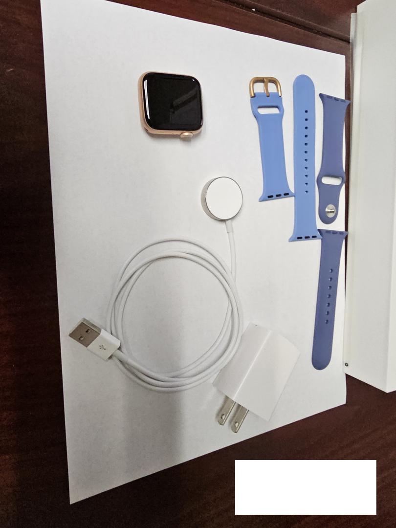 Apple Watch Series 5 40mm - Gold, A2092 - GPS, Aluminum - LYAL56790 ...