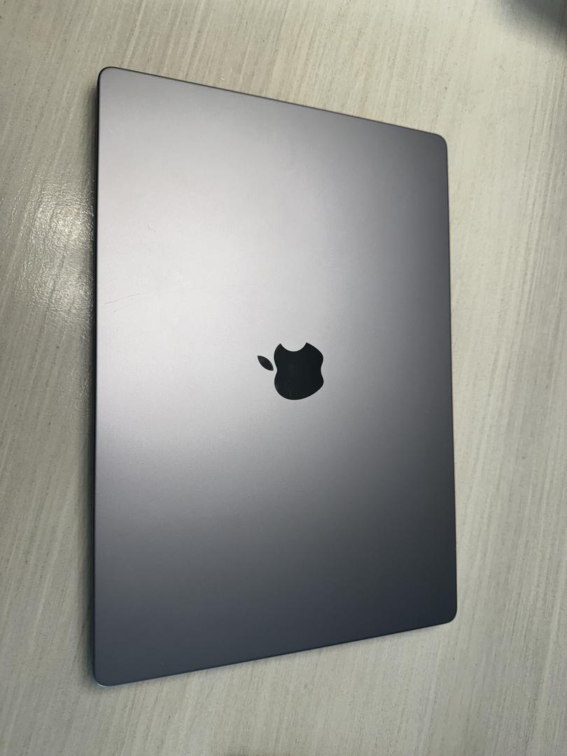 MacBook Pro 2021 - 16" - Apple M1 Max, Silver, 1TB, 32GB - LYAO31165 ...