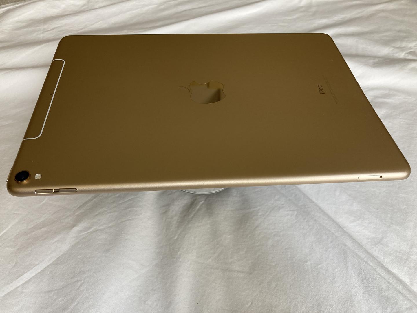 Apple iPad Pro 10.5" - Unlocked, Gold, 64GB - LYAP52379 - Swappa