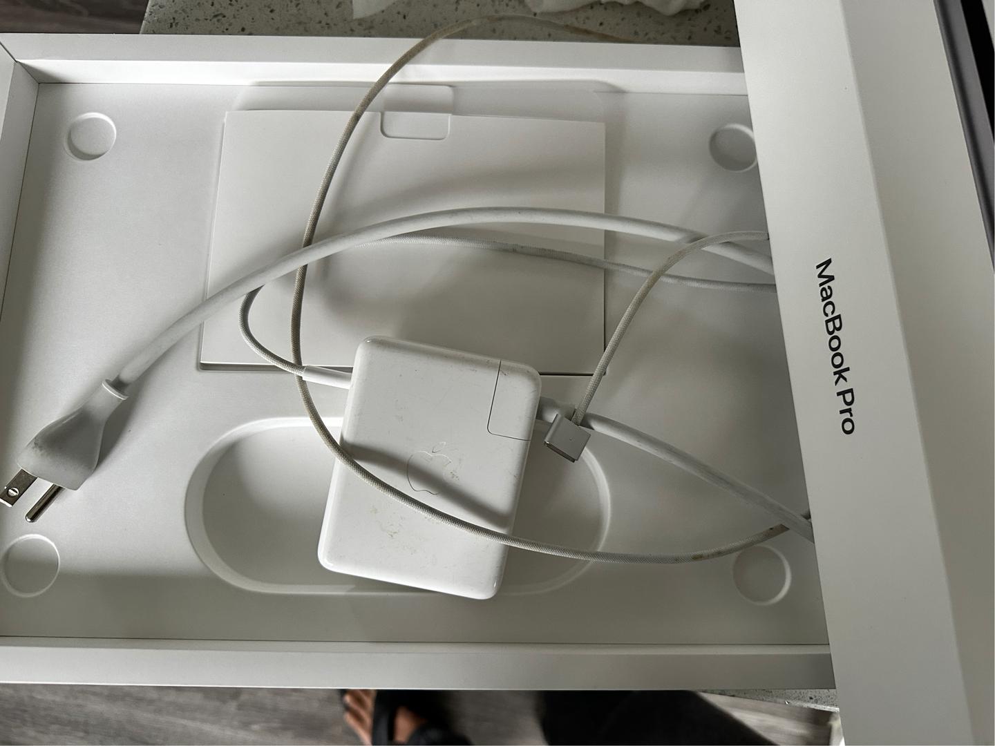 MacBook Pro 2021 - 16" - Apple M1 Pro 10-core, Gray, 512GB, 16GB ...