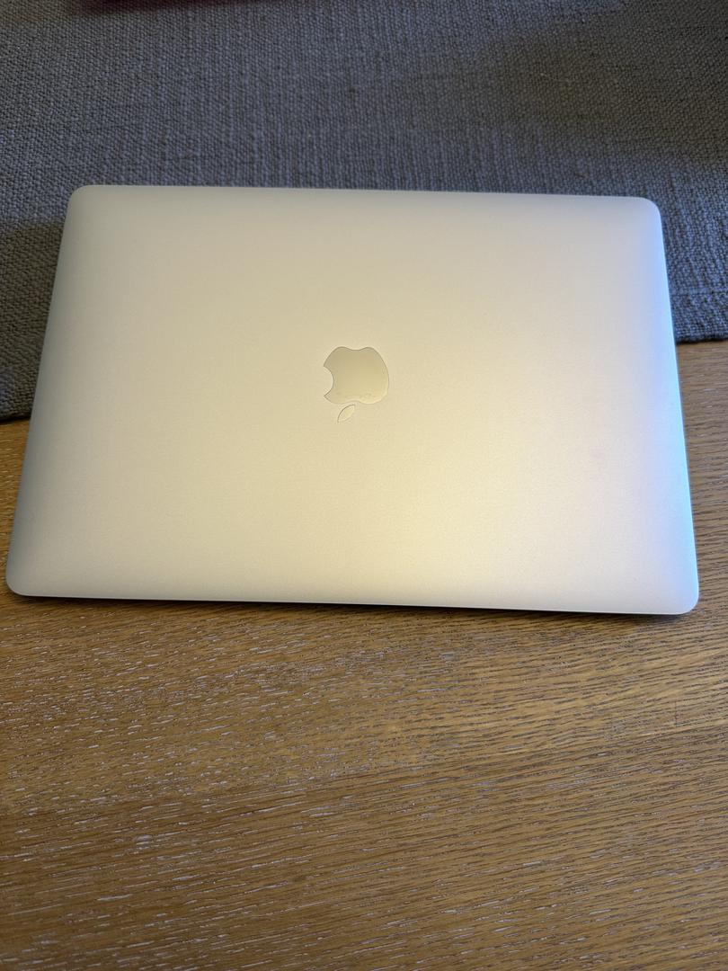 MacBook Air 2020 - 13" - Apple M1, Silver, 256GB, 8GB - LYCD67328 - Swappa