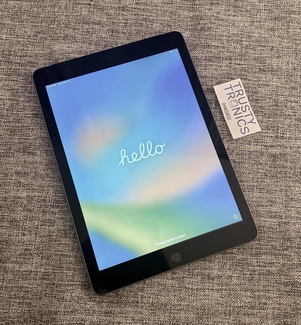 Apple iPad 5th Gen - Unlocked, Gray, 32GB, A1823 - LYCG33885 - Swappa