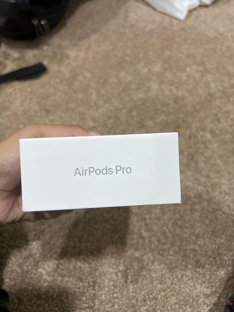 Apple AirPods Pro 2nd Gen - USB-C - LYCJ90827 - Swappa