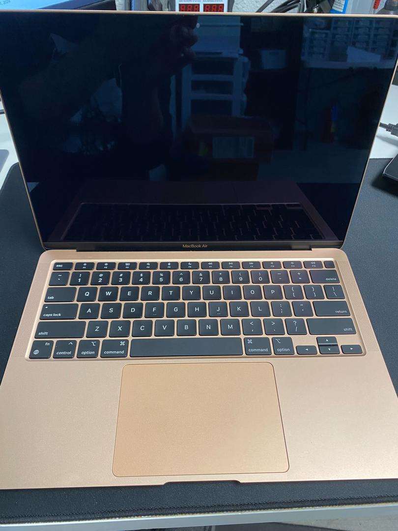 MacBook Air 2020 - 13" - Apple M1, Gold, 256GB, 8GB - LYCL67174 - Swappa