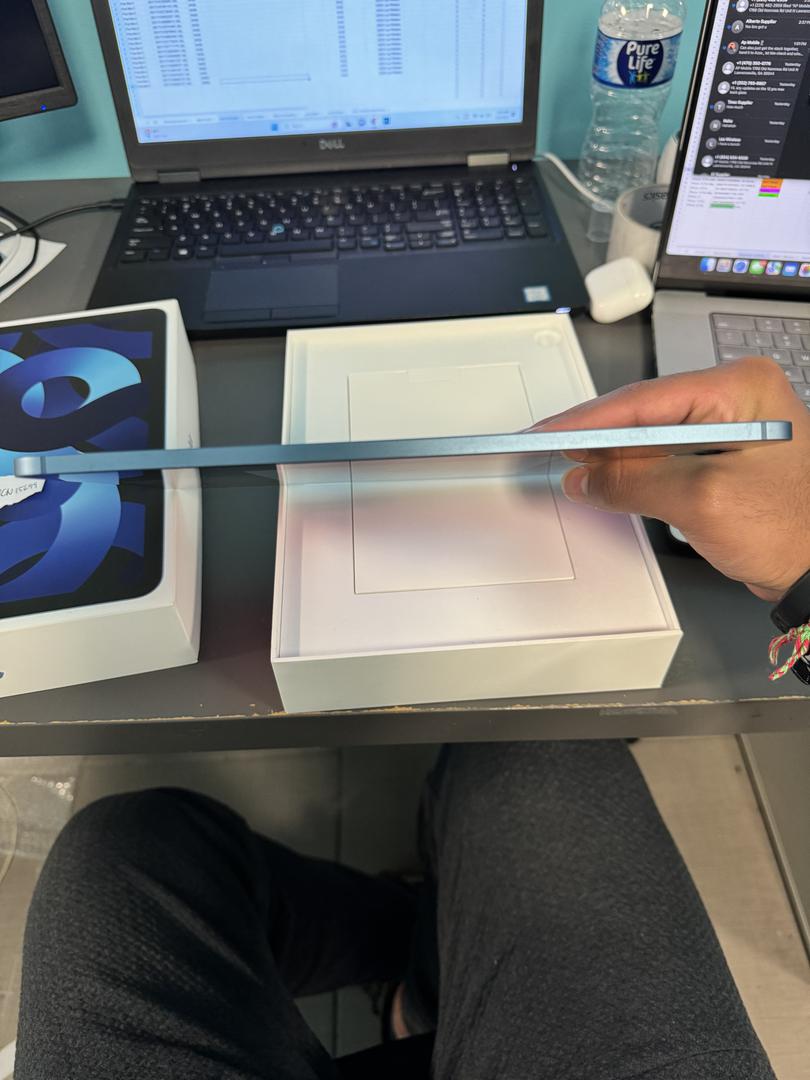 Apple iPad Air 5th Gen - Unlocked, Blue, 256GB, A2589 - LYCN15699 - Swappa