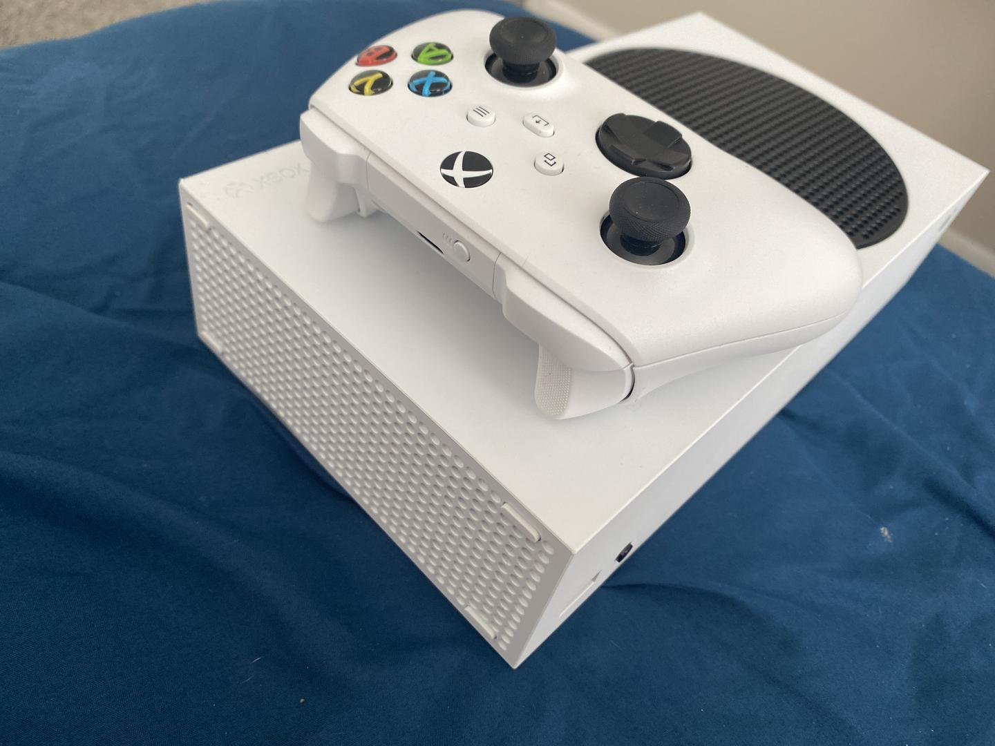 Xbox Series S (2020) - White, 512GB - LYCR23063 - Swappa