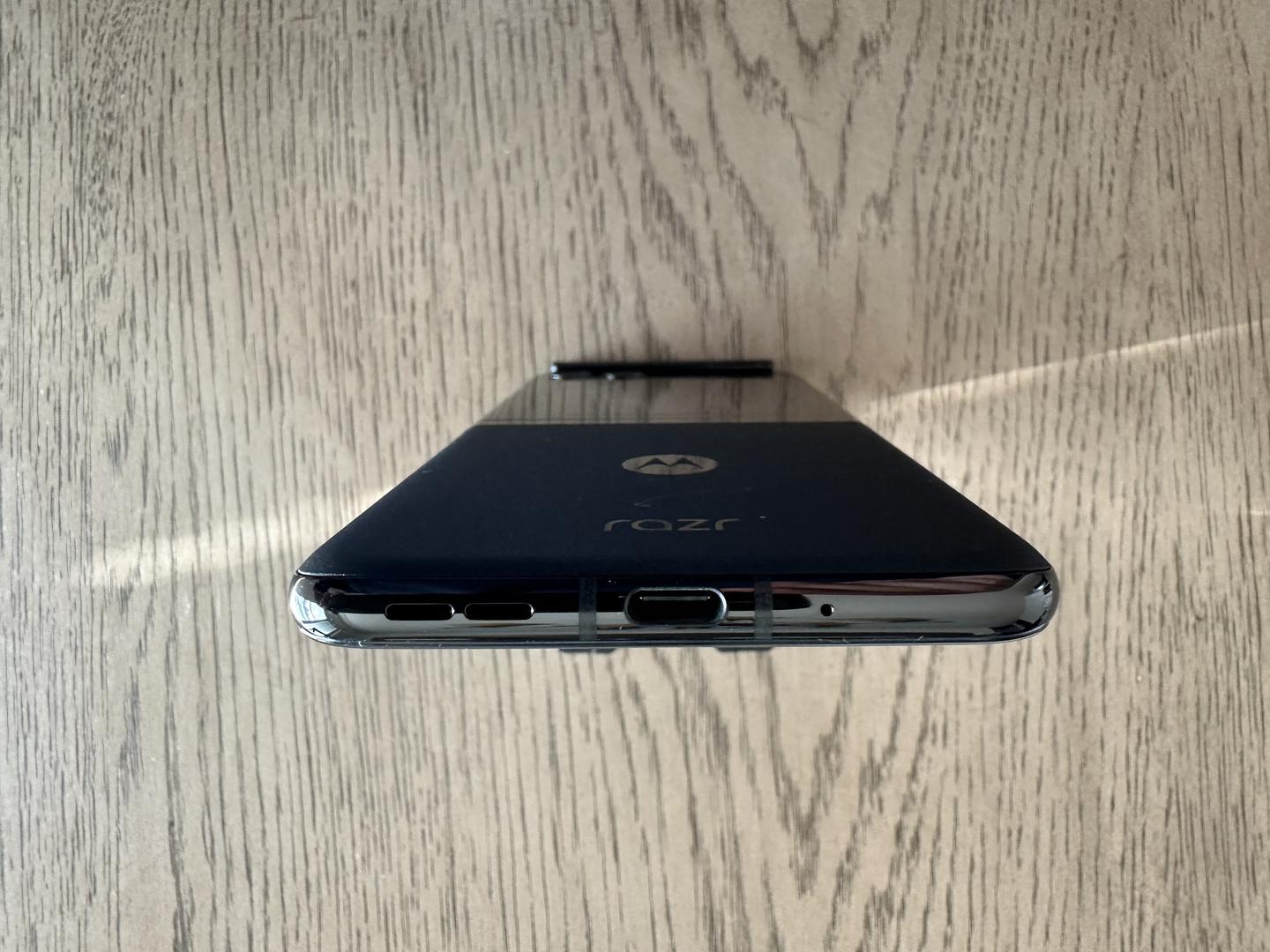 Motorola Razr Plus 2023 - Unlocked, Black, 256GB, 8GB - LYCX53820 - Swappa