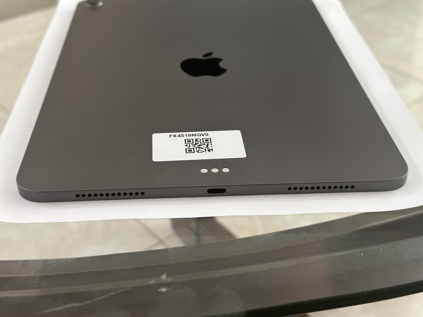 Apple iPad Air 5th Gen - Wi-Fi, Gray, 256GB, A2588 - LYCY33079 - Swappa