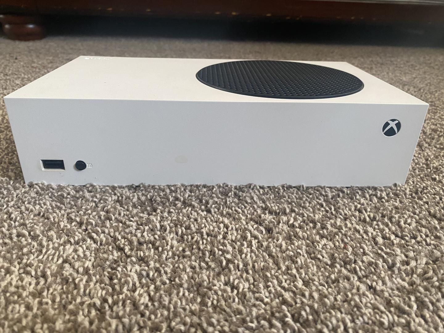 Xbox Series S (2020) - White, 512GB - LYDA30183 - Swappa