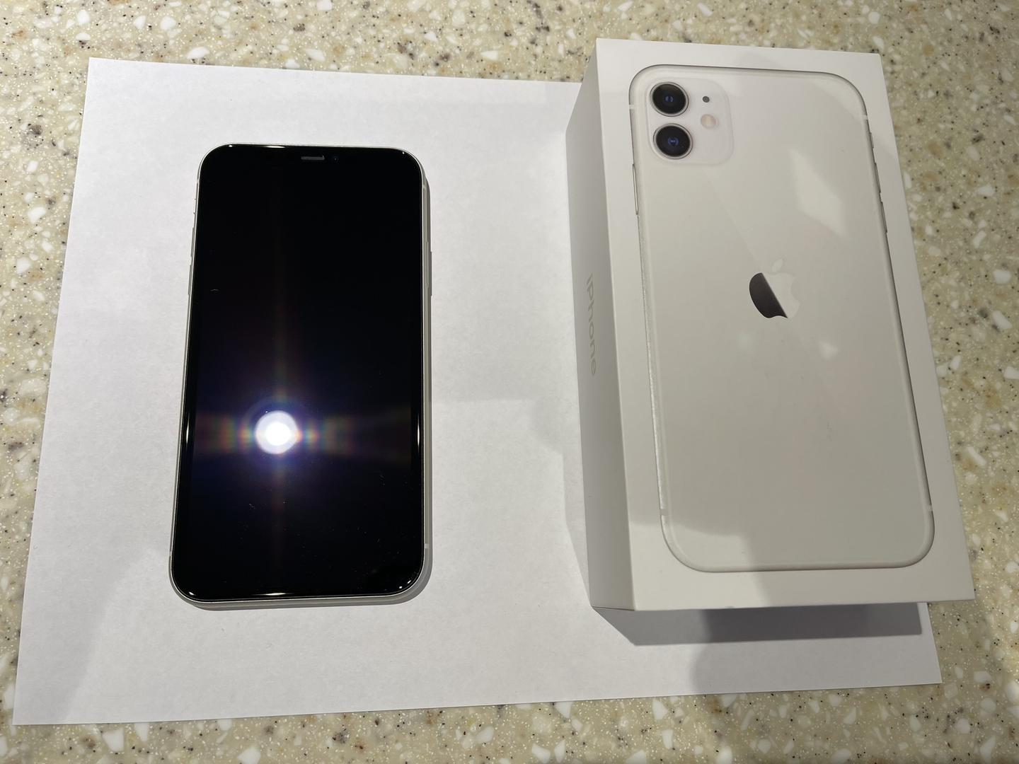 Apple iPhone 11 - Unlocked, White, 128GB, A2111 - LYDF28426 - Swappa