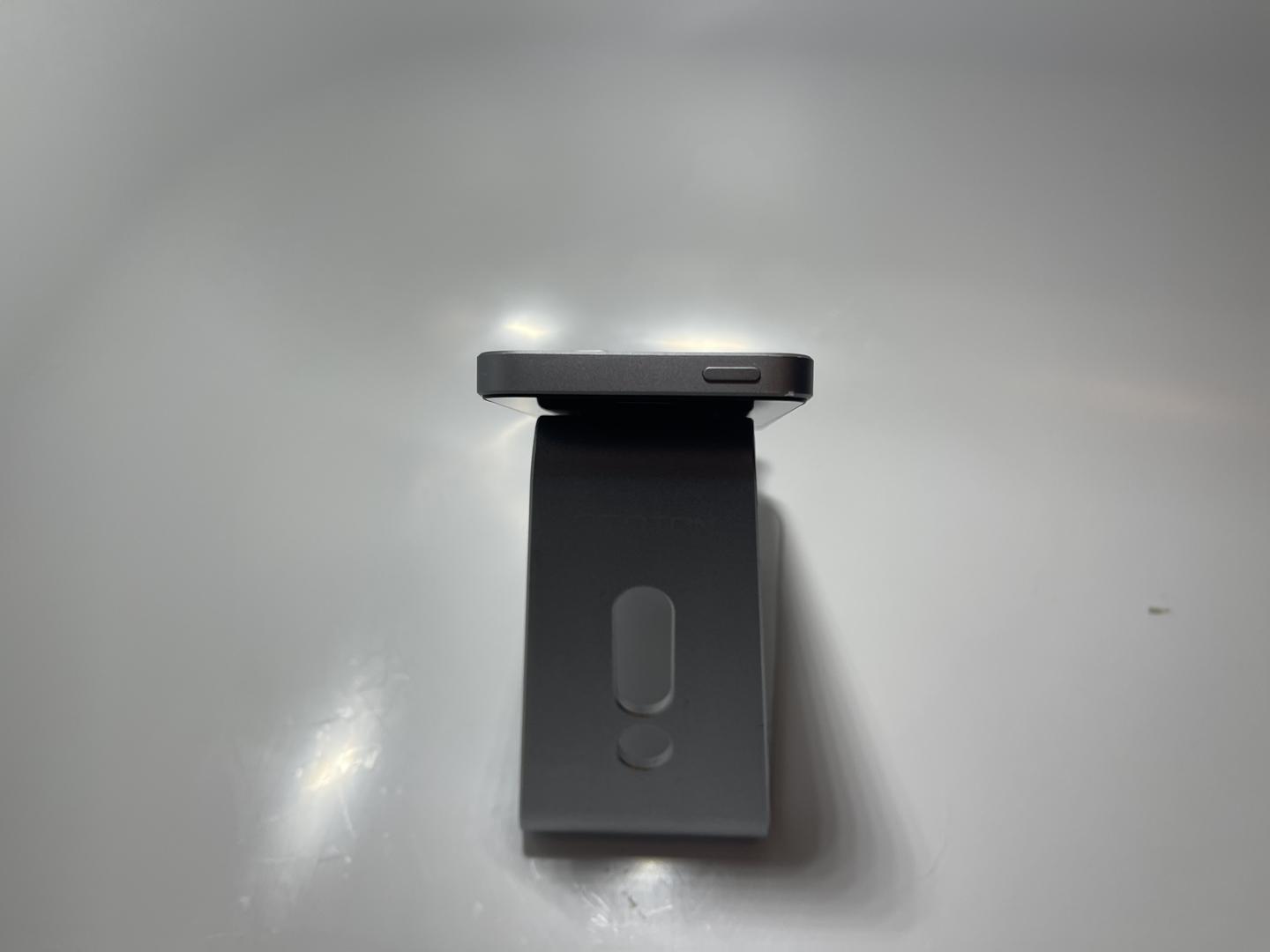 Apple iPhone SE 1st Gen 2016 - Unlocked, Grey, 32GB, A1662 - LYEH21783 ...