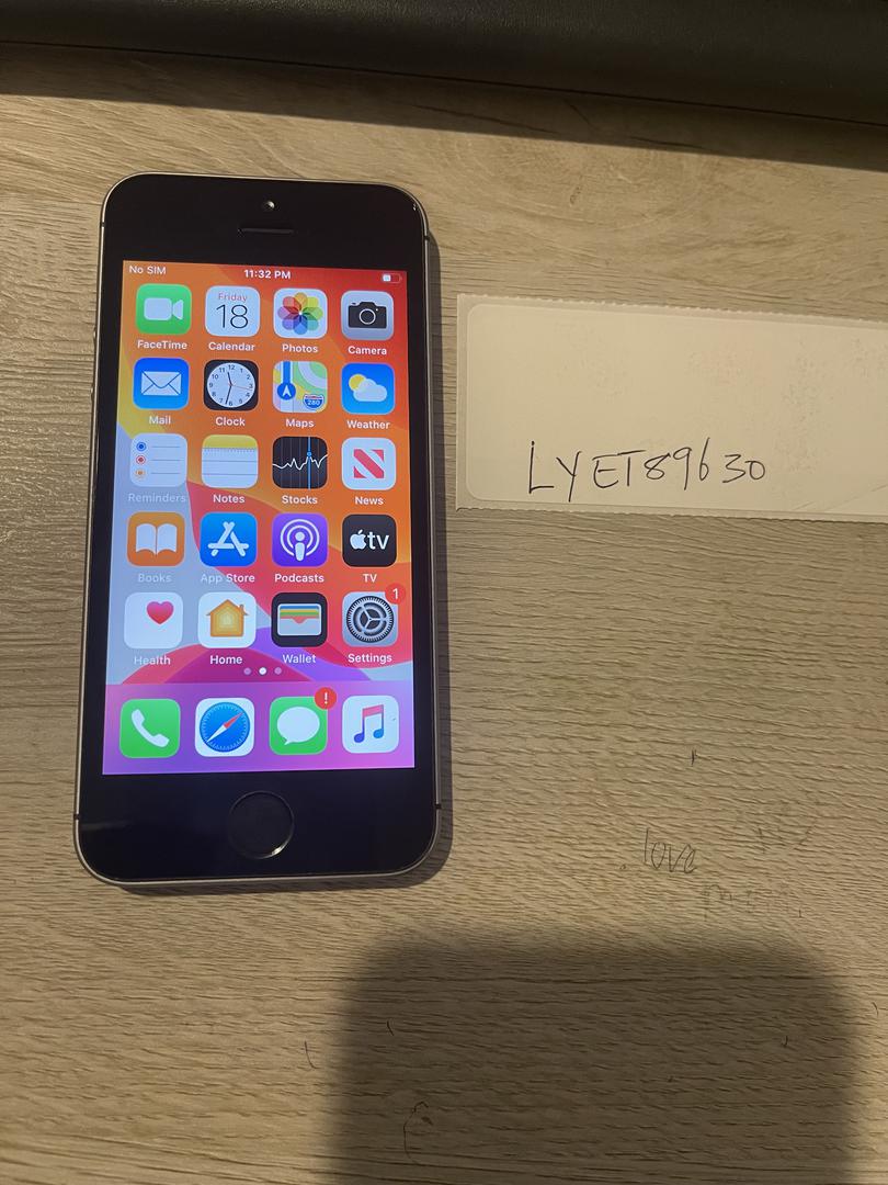 Apple iPhone SE 1st Gen 2016 - Unlocked, Grey, 64GB, A1662 - LYET89630 ...
