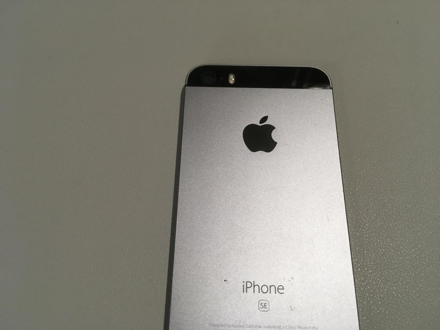 Apple iPhone SE 1st Gen 2016 - Consumer Cellular, Grey, 32GB, A1662 ...