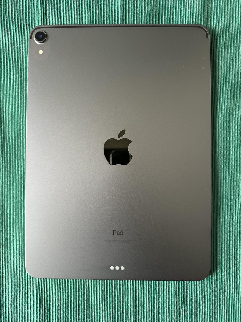 Apple iPad Pro 11" 2018 - Wi-Fi, Gray, 256GB, A1980 - LYFD00492 - Swappa