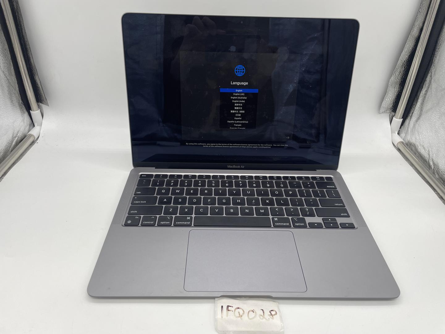 MacBook Air 2020 - 13" - Apple M1, Gray, 256GB, 8GB - LYFD44591 - Swappa