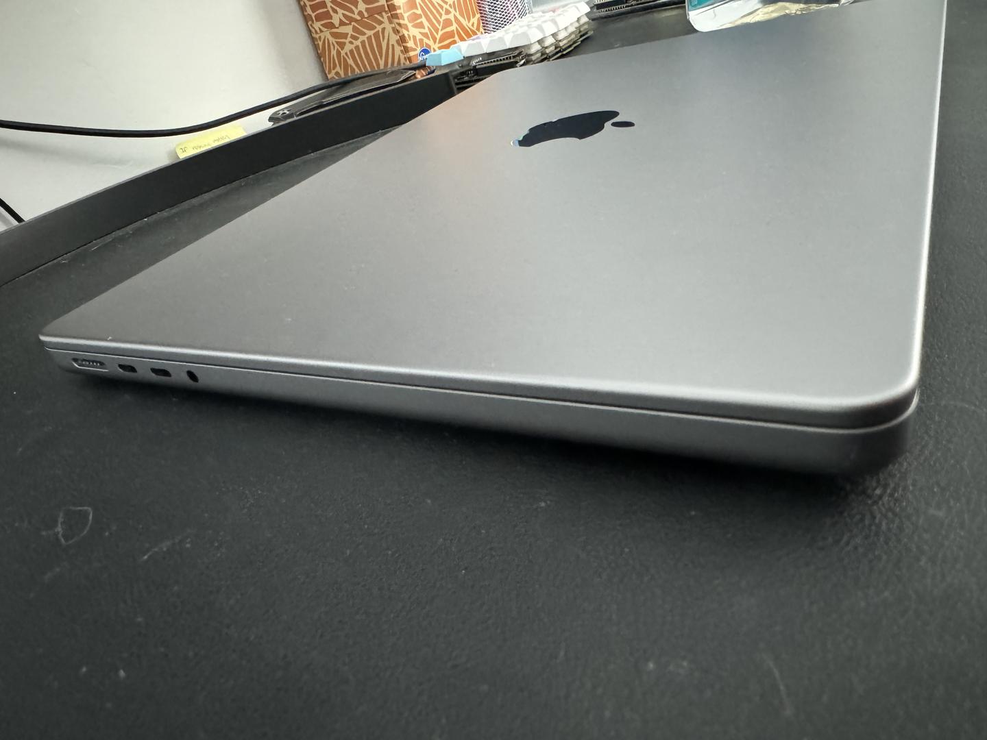 MacBook Pro 2021 - 14" - Apple M1 Pro 10-core, Gray, 1TB, 16GB ...