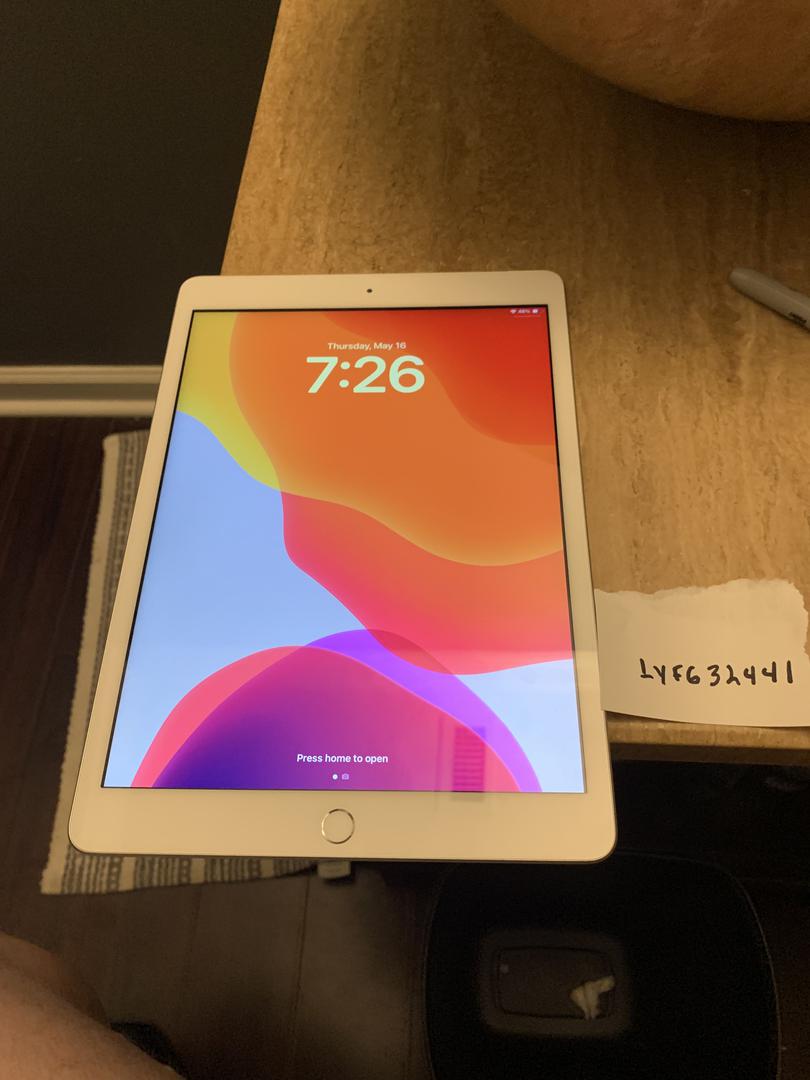 Apple iPad 7th Gen - Unlocked, Silver, 128GB, A2200 - LYFG32441 - Swappa