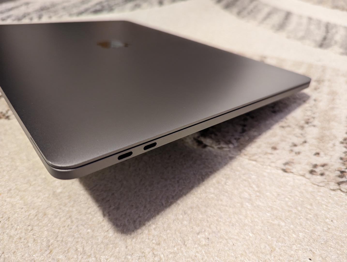 MacBook Pro 2019 - 15" - I7, Silver, 512GB, 16GB - LYFN18911 - Swappa