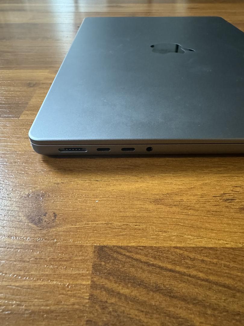 MacBook Pro 2021 - 14" - Apple M1 Pro 10-core, Gray, 1TB, 16GB ...