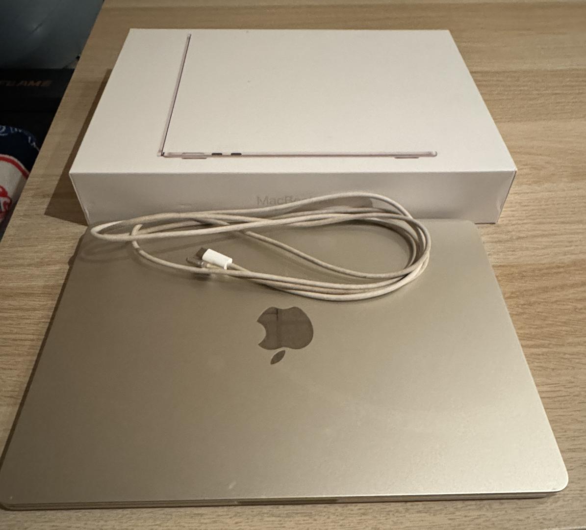 MacBook Air 2022 - 13" - Apple M2, Starlight, 256GB, 8GB - LYFN70659 ...