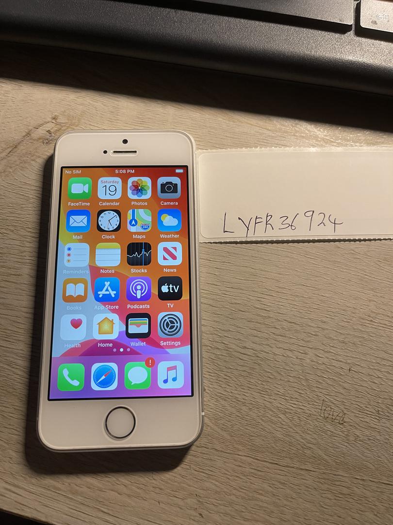 Apple iPhone SE 1st Gen 2016 - Unlocked, Silver, 16GB, A1662 ...