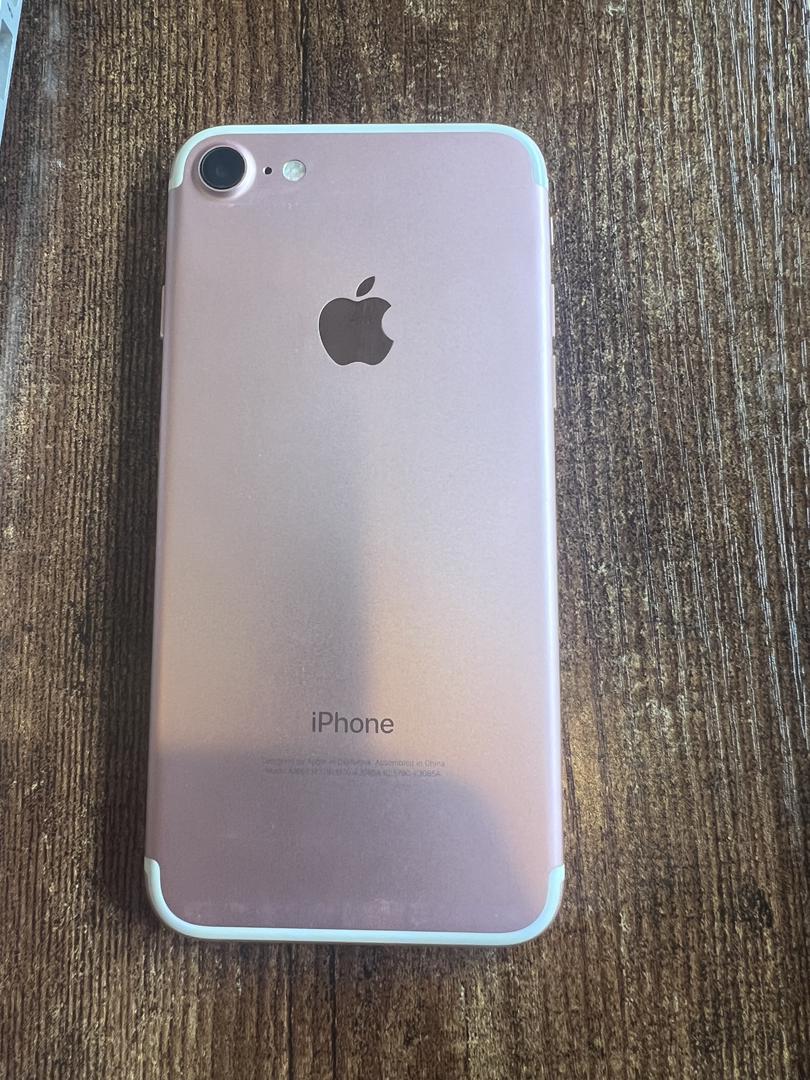 Apple iPhone 7 - Unlocked, Rose Gold, 32GB, A1660 - LYFS16848 - Swappa