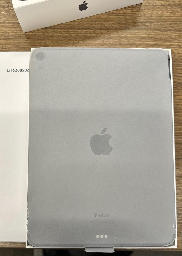 Apple iPad Air 5th Gen - Unlocked, Gray, 64GB, A2589 - LYFS20850 - Swappa