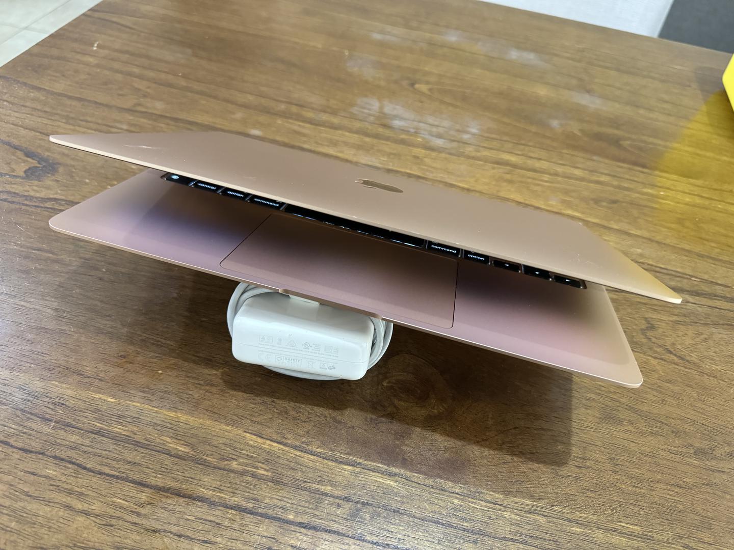 MacBook Air 2020 - 13" - Apple M1, Gold, 256GB, 8GB - LYFT53153 - Swappa