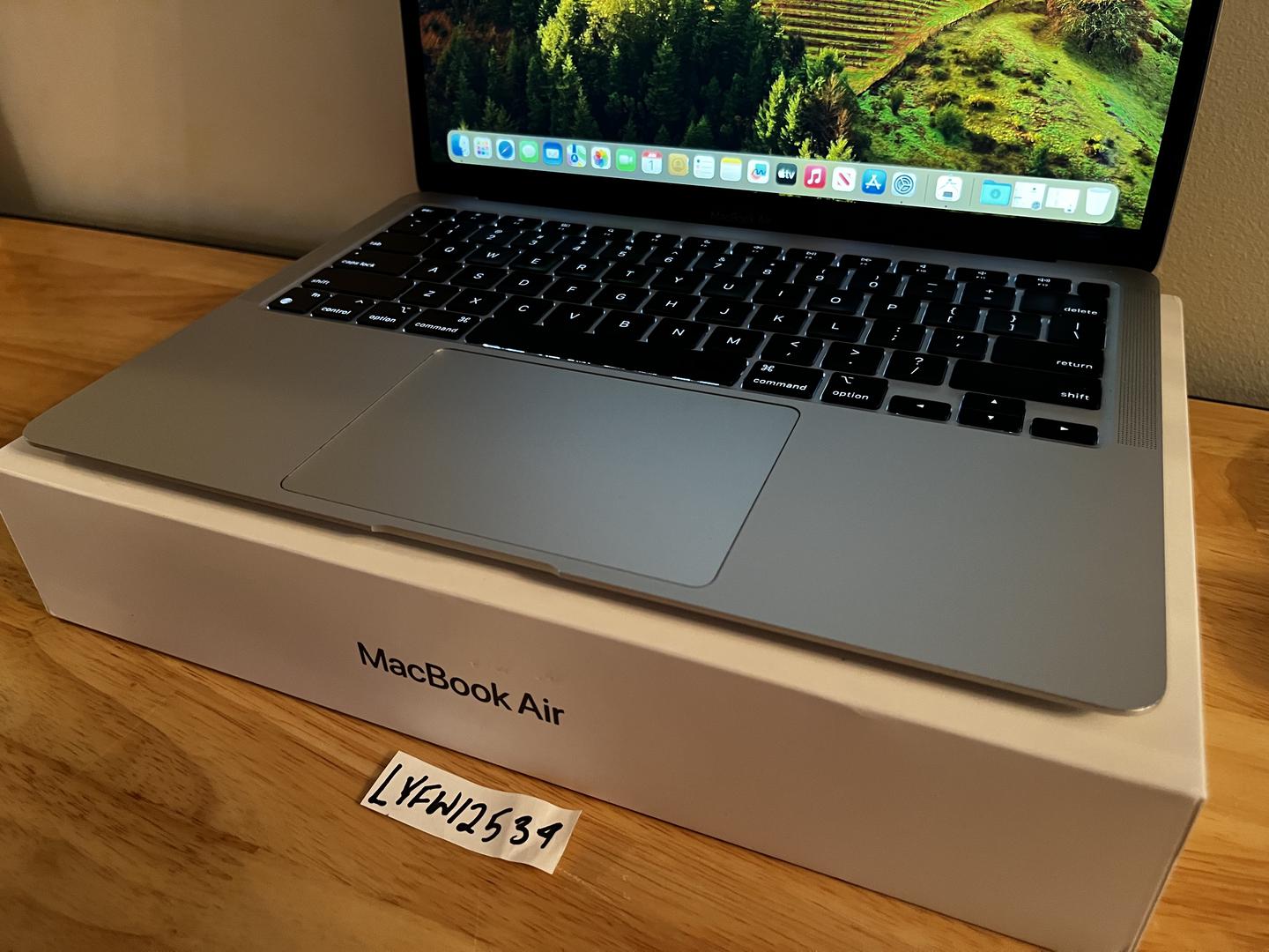 MacBook Air 2020 - 13" - Apple M1, Silver, 256GB, 8GB - LYFW12539 - Swappa