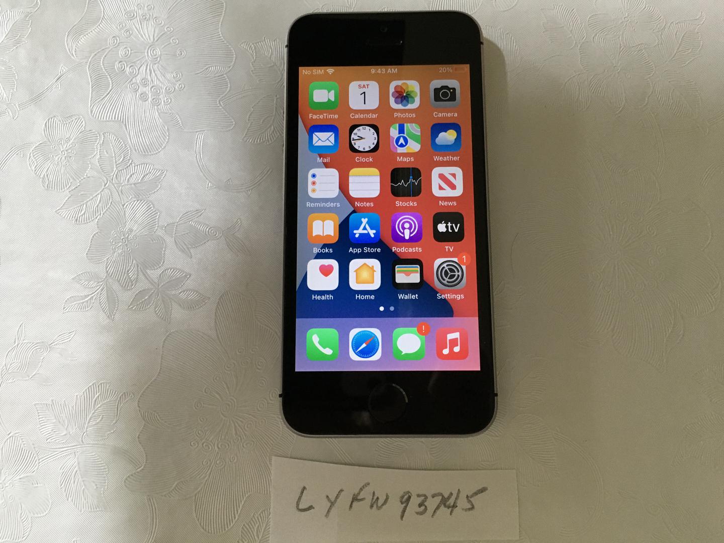 Apple iPhone SE 1st Gen 2016 - AT&T, Grey, 16GB, A1662 - LYFW93745 - Swappa