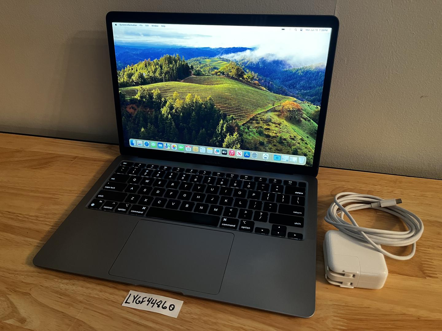 MacBook Air 2020 - 13" - Apple M1, Gray, 256GB, 8GB - LYGF44860 - Swappa