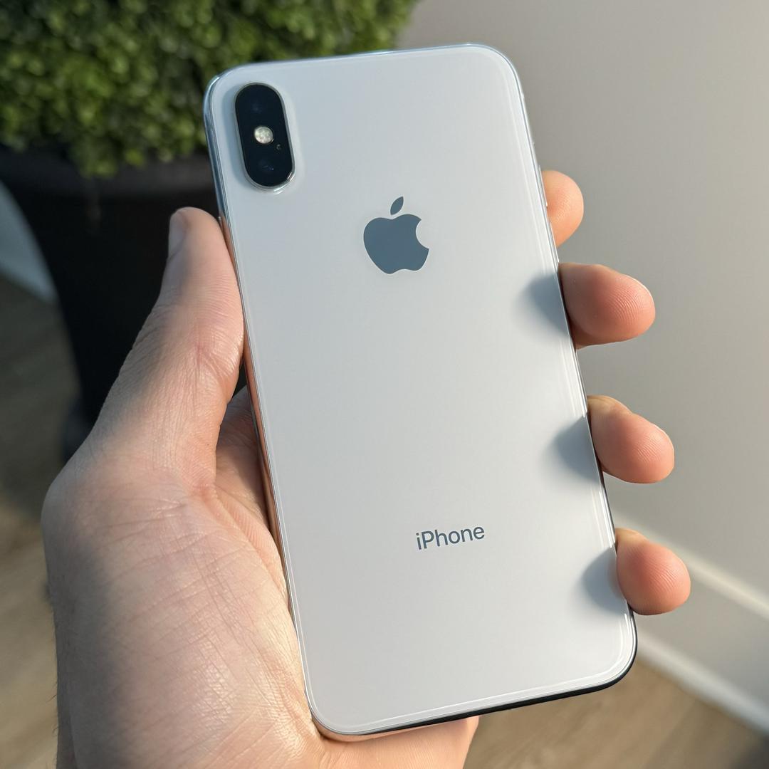 Apple iPhone X - Unlocked, Silver, 64GB, A1865 - LYGG27177 - Swappa