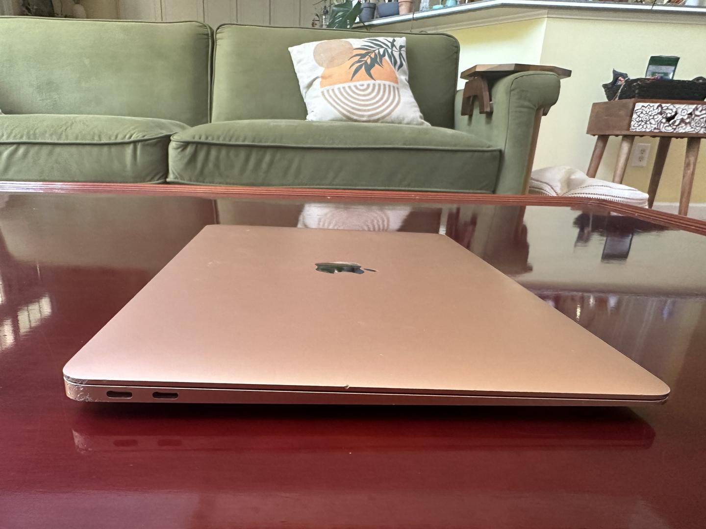 MacBook Air 2020 - 13" - Apple M1, Gold, 256GB, 8GB - LYGG59383 - Swappa