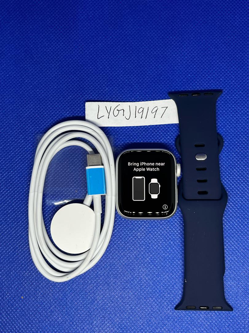 Apple Watch SE 1st Gen 40mm - Silver, A2351 - GPS, Aluminum - LYGJ19197 ...