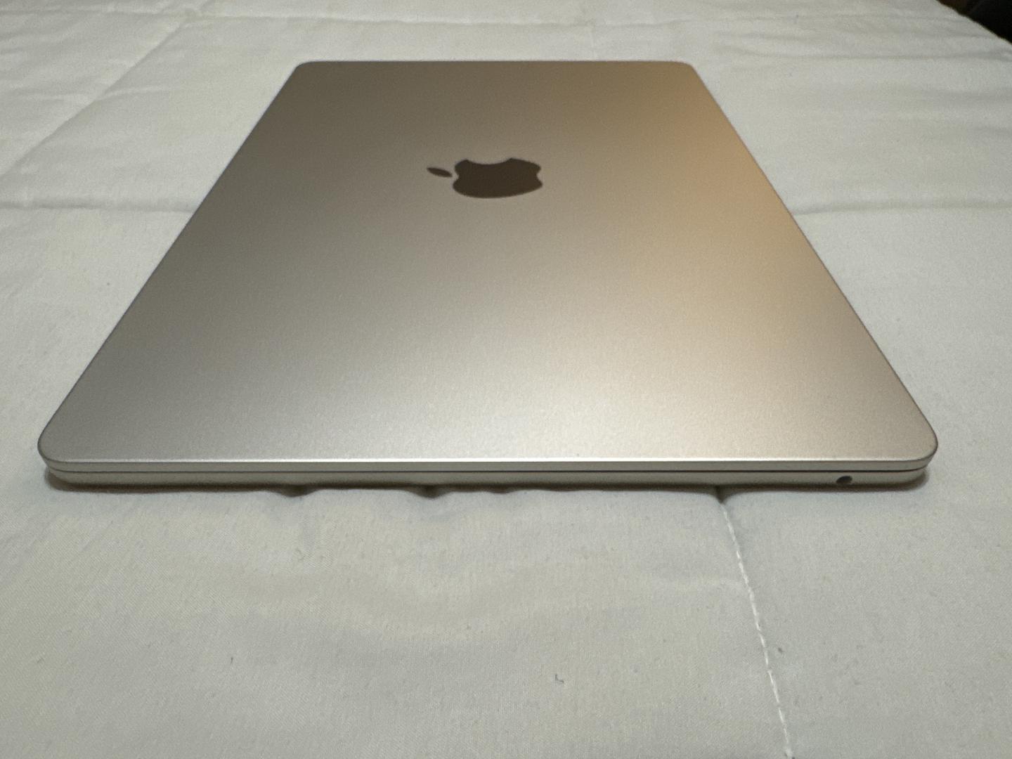 MacBook Air 2022 - 13" - Apple M2, Starlight, 256GB, 8GB - LYGL39068 ...