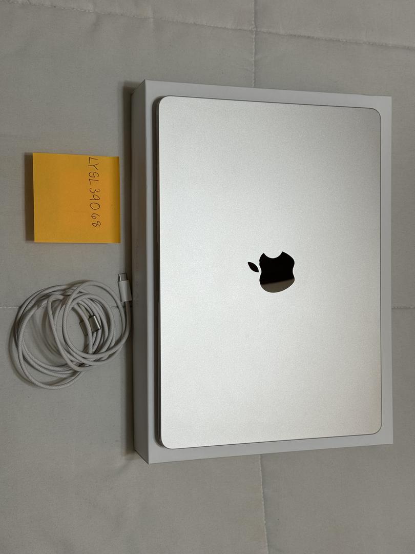 MacBook Air 2022 - 13" - Apple M2, Starlight, 256GB, 8GB - LYGL39068 ...