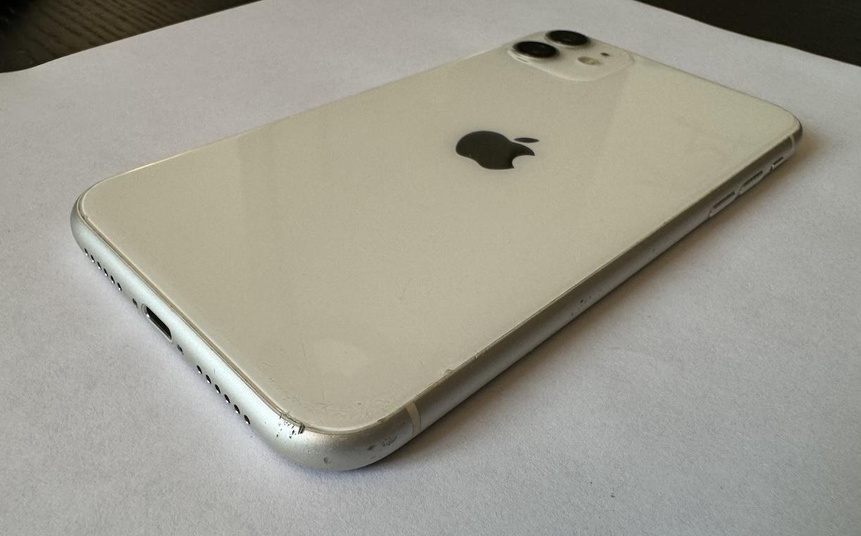 Apple iPhone 11 - Unlocked, White, 128GB, A2111 - LYGN47424 - Swappa