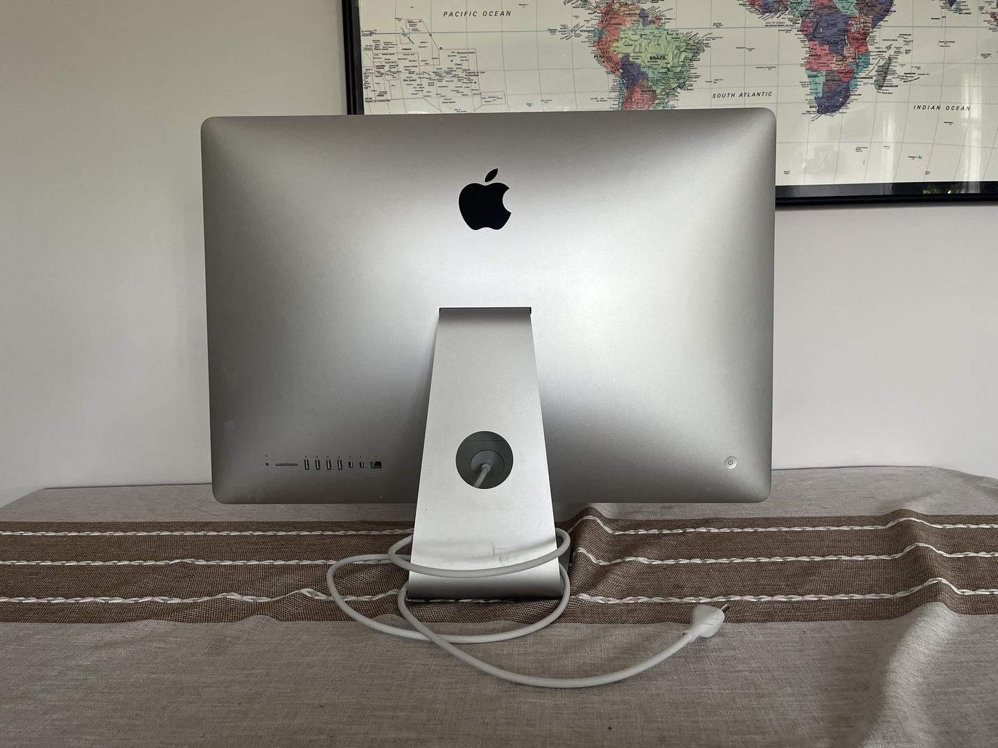 iMac 2017 27" Retina 5K - I5, 1TB, 8GB - LYGS38329 - Swappa