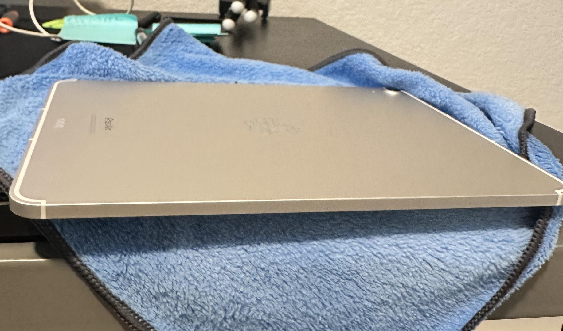 Apple iPad Air 5th Gen - Unlocked, Gray, 64GB, A2589 - LYGS38751 - Swappa