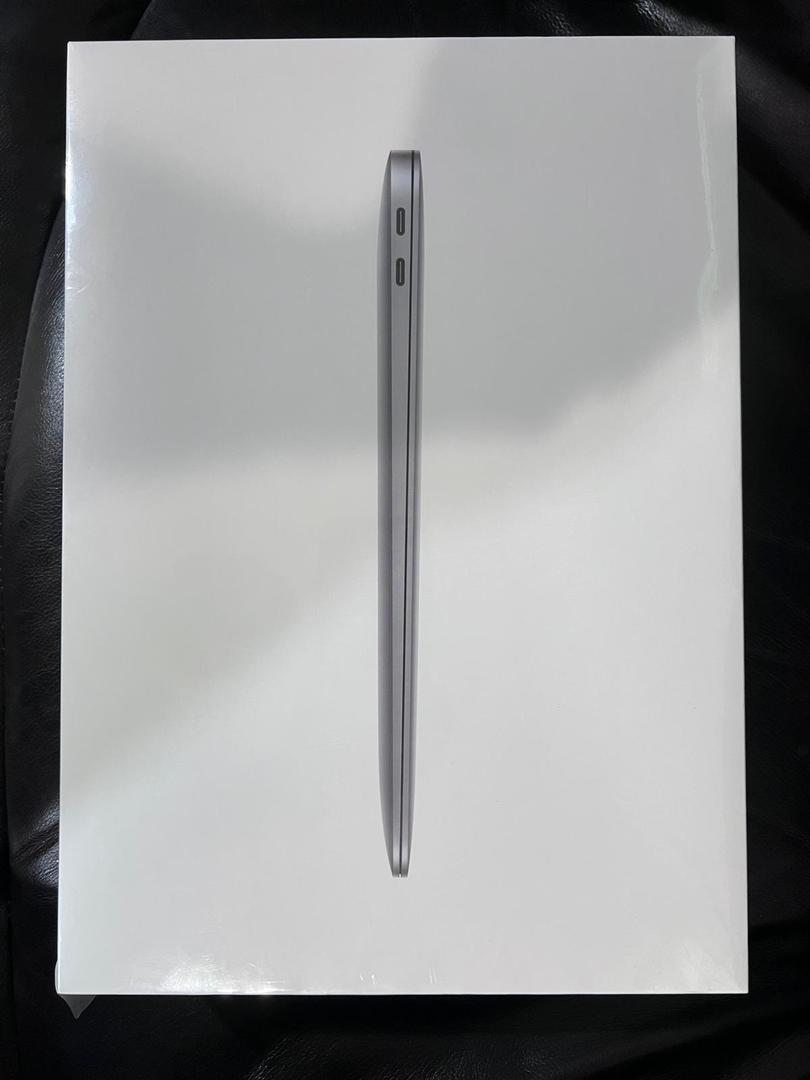 MacBook Air 2020 - 13" - Apple M1, Silver, 256GB, 8GB - LYGT09804 - Swappa