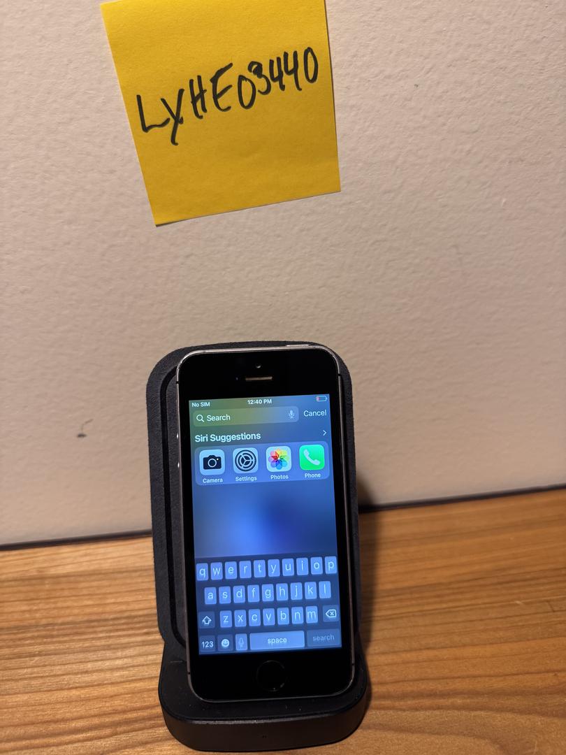 Apple iPhone SE 1st Gen 2016 - Unlocked, Grey, 32GB, A1662 - LYHF03440 ...