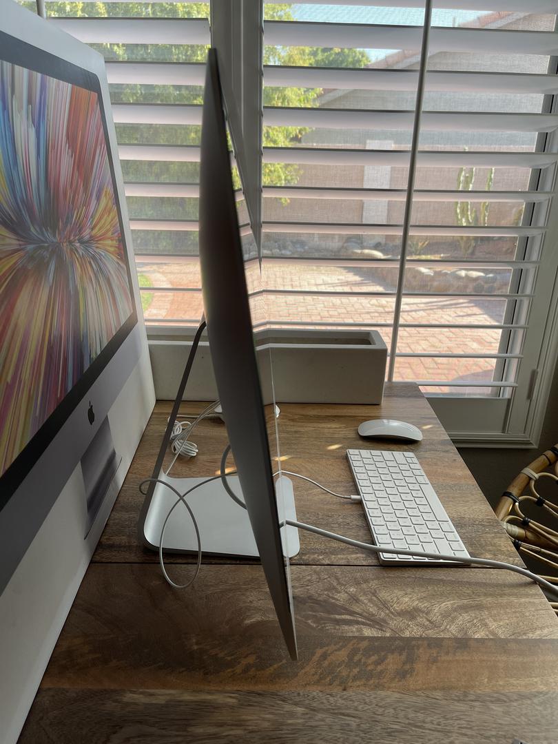 iMac 2017 27" Retina 5K - I5, 1TB, 8GB - LYHI76113 - Swappa