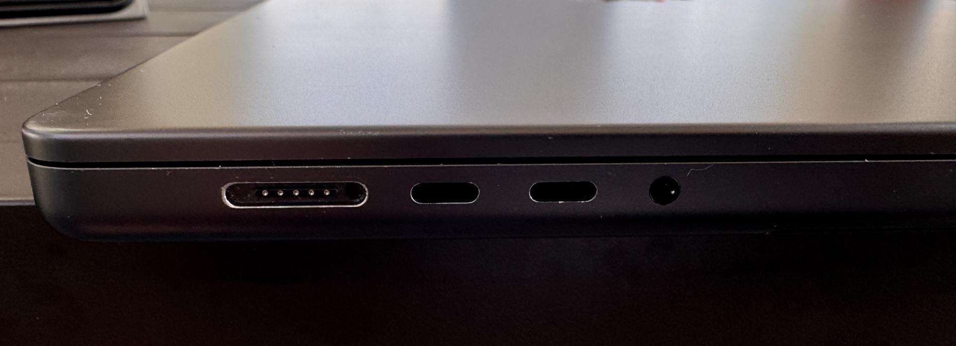 MacBook Pro Late 2023 (M3) - 16" - Apple M3 Pro 12-core, Black, 512GB ...