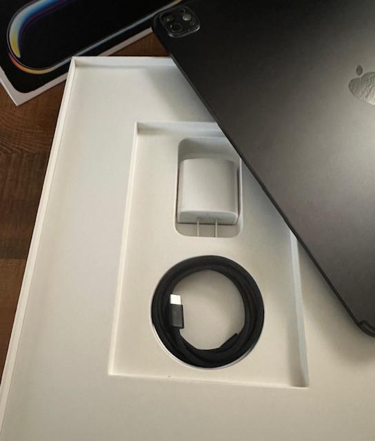 Apple iPad Pro 13" (M4) 2024 - Unlocked, Black, 256GB, 8GB, A2926 ...