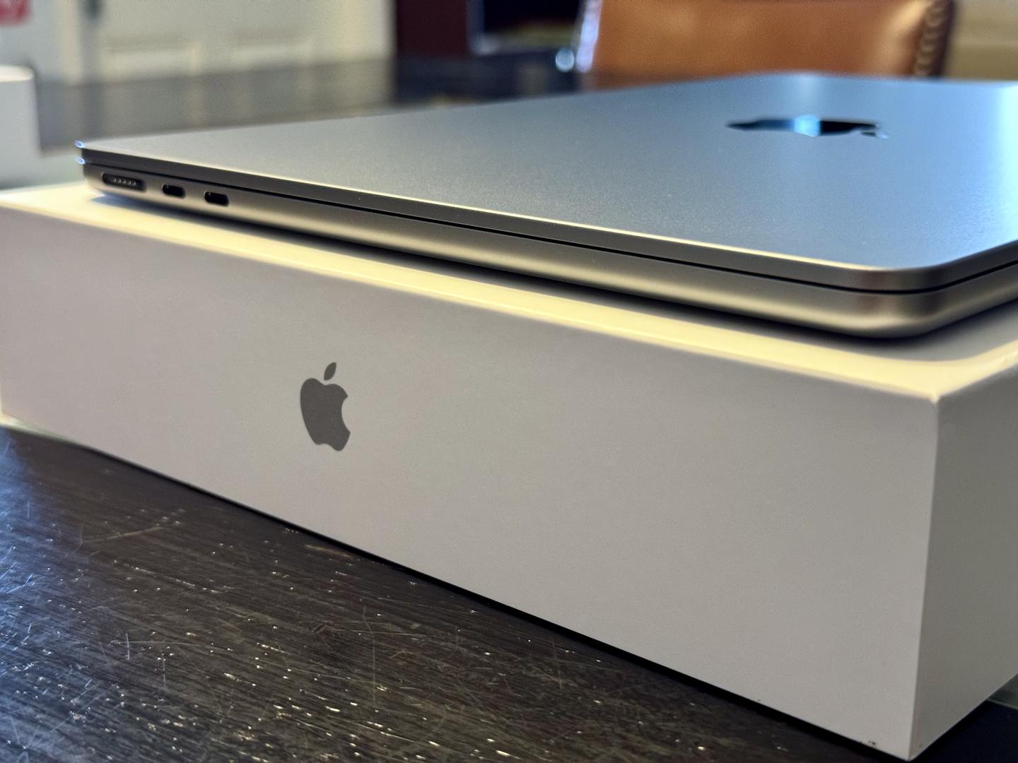 MacBook Air 2022 - 13" - Apple M2, Gray, 256GB, 8GB - LYHS32292 - Swappa