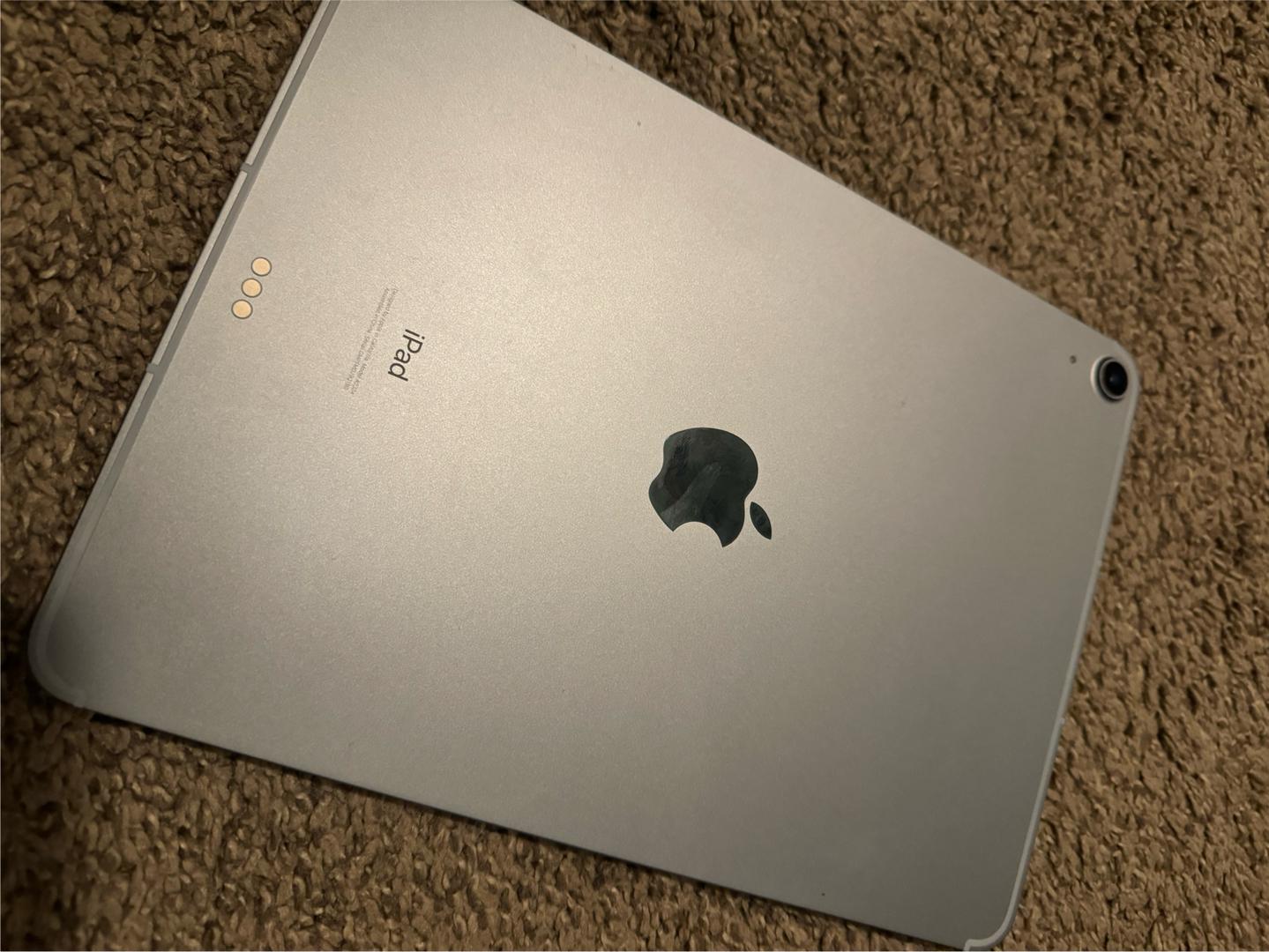 Apple iPad Air 4th Gen - Unlocked, Silver, 64GB, A2324 - LYHU15855 - Swappa